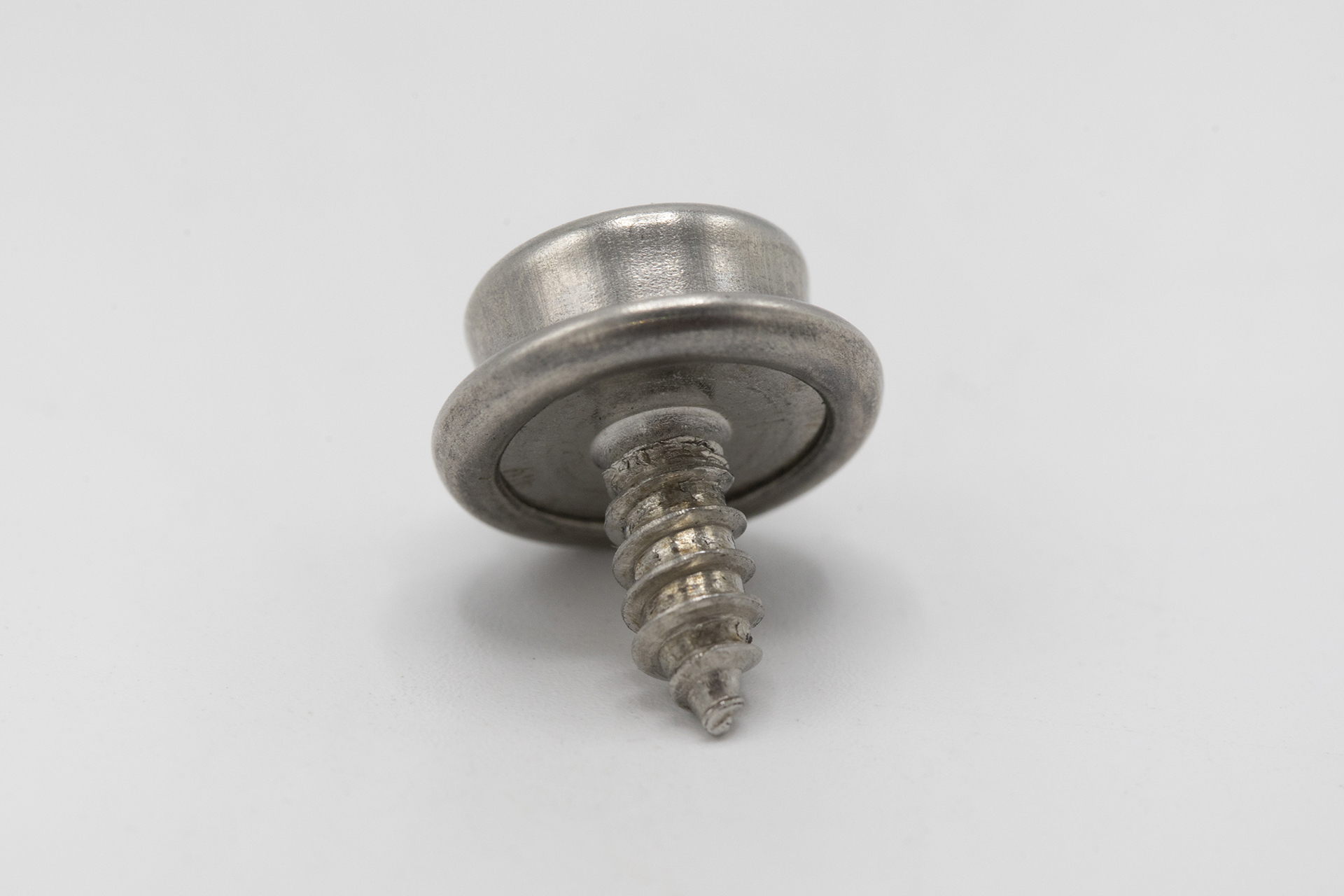 Lorentzen & Pladsen AS. Trykknapp del 2 m/skrue