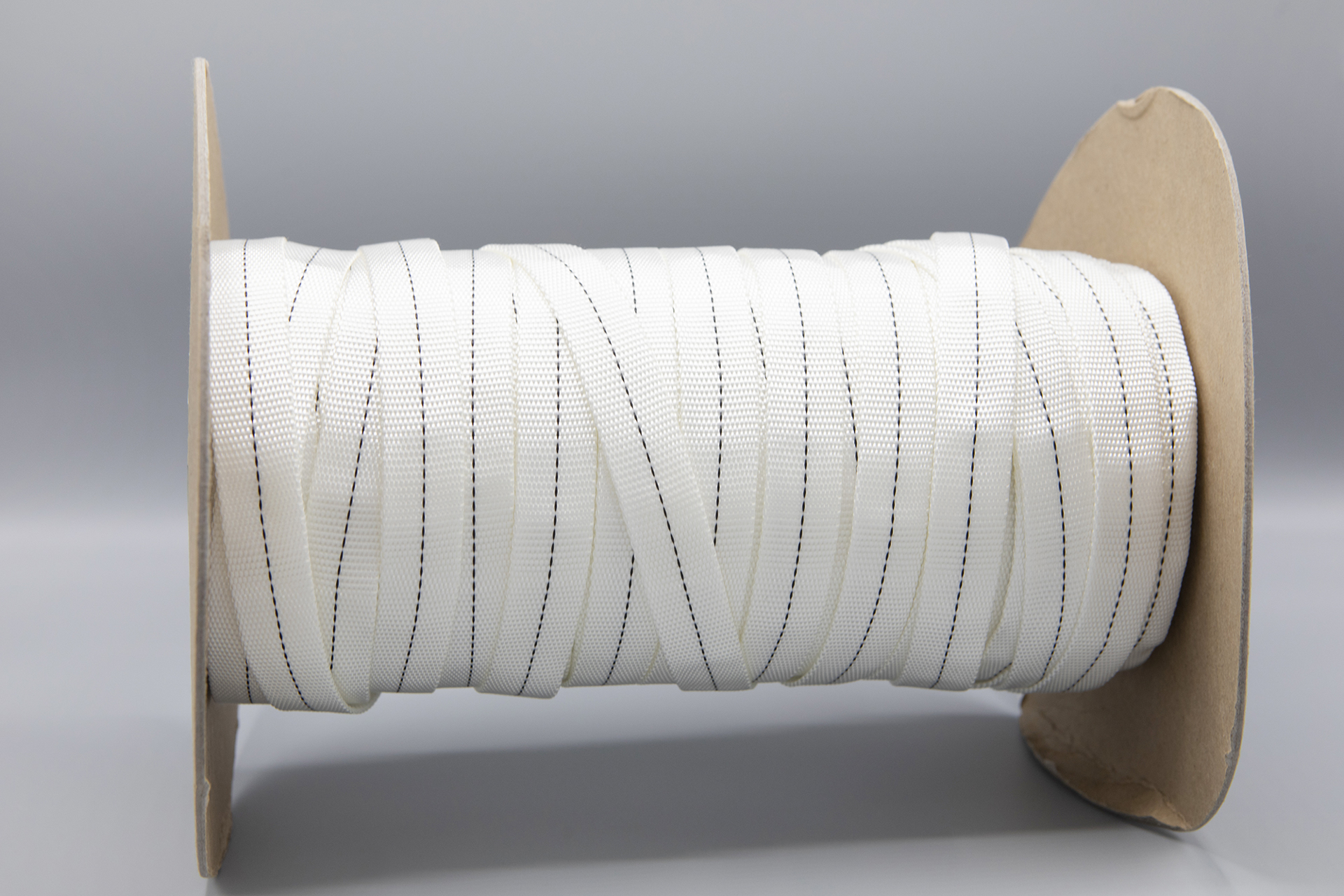 Lorentzen & Pladsen AS. PES tube webbing 19 mm hvit 91,4 m