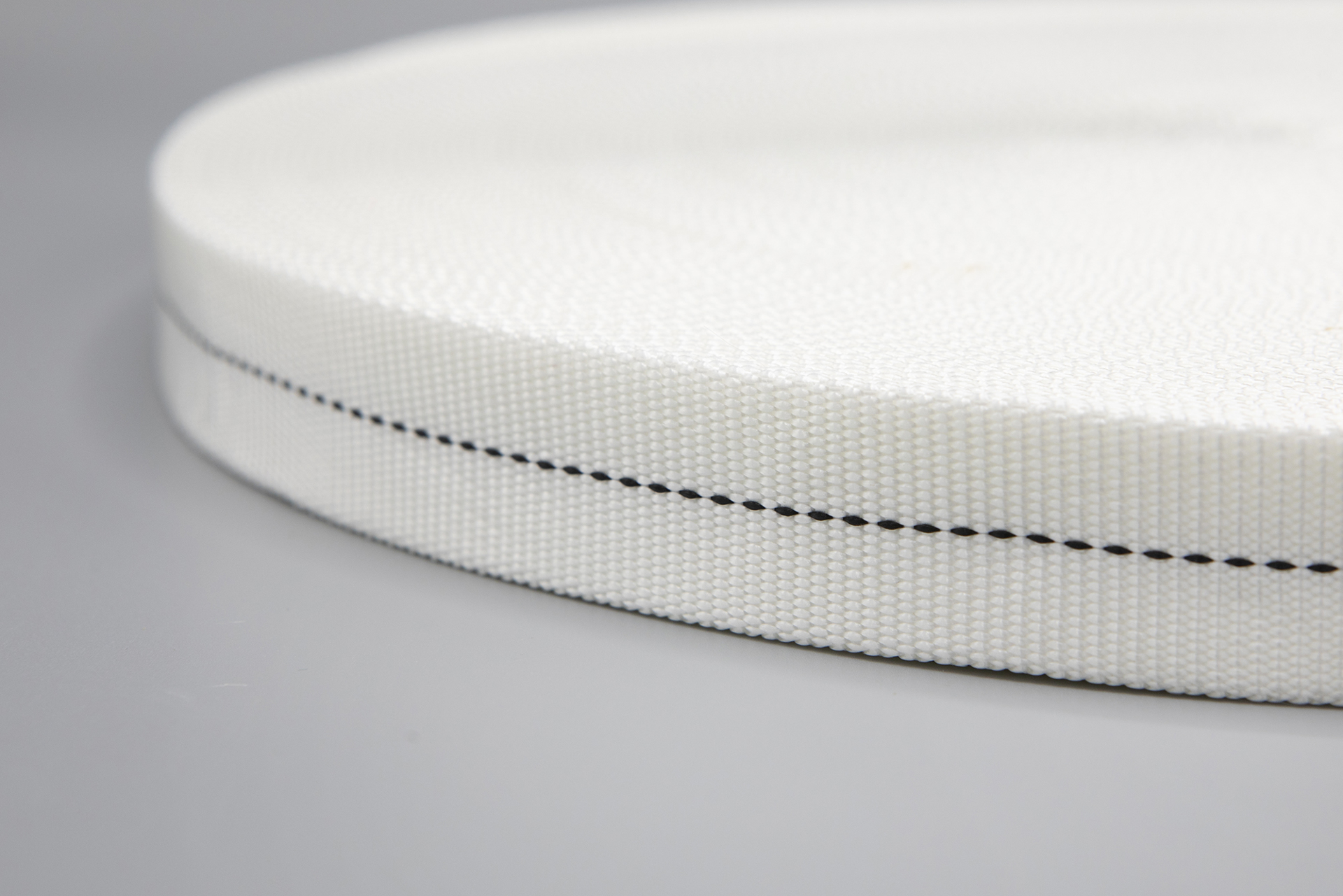 Lorentzen & Pladsen AS. PES tube webbing 25 mm hvit 45,7 m