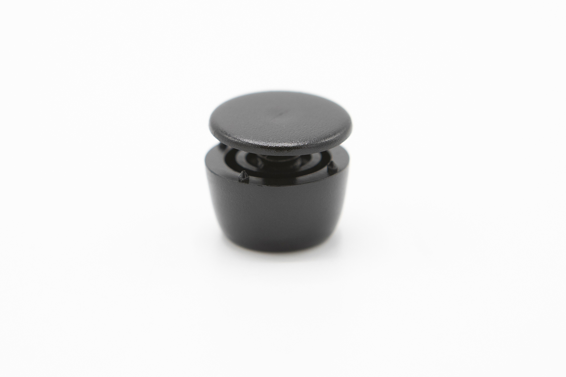 Lorentzen & Pladsen AS. Luggage feet