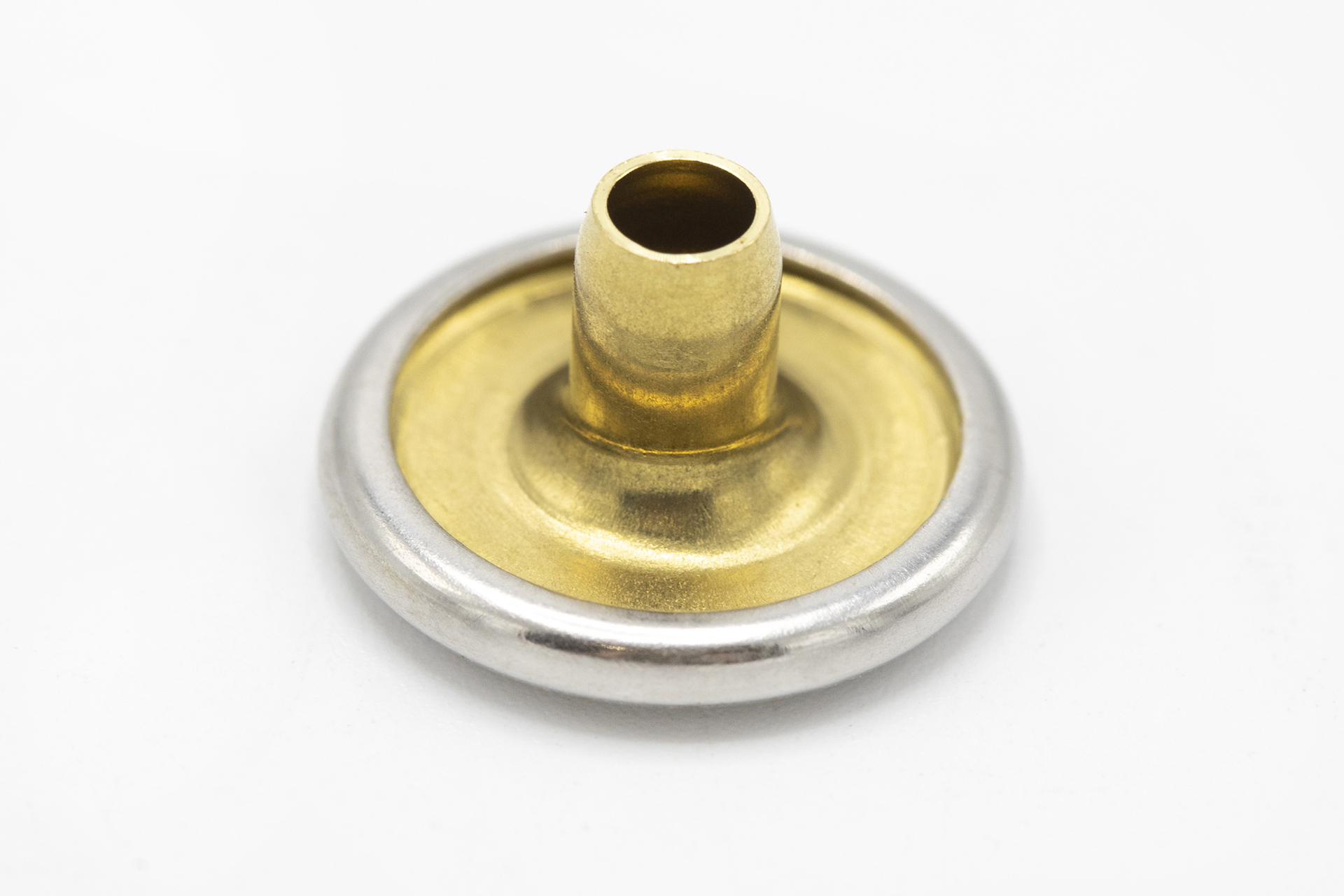 Lorentzen & Pladsen AS. Trykkknapp 201 lang 7 mm del 1 kalott uten nikkel